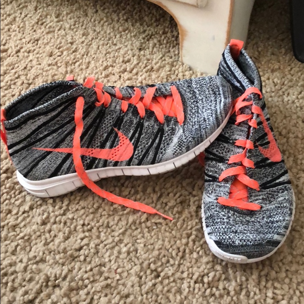 Nike Fly Knit Limited Edition Mid Top Sneaker - Gem